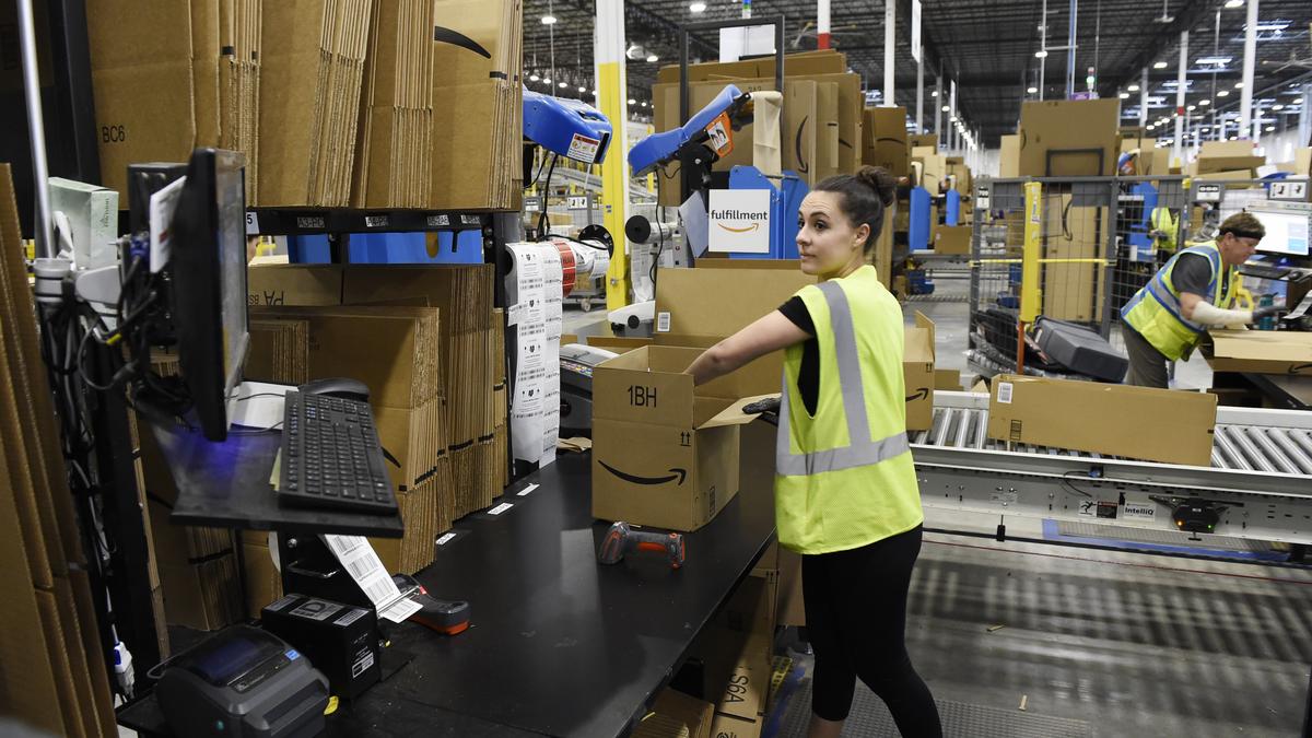 XL Warehouse Associate: Apply Today!
